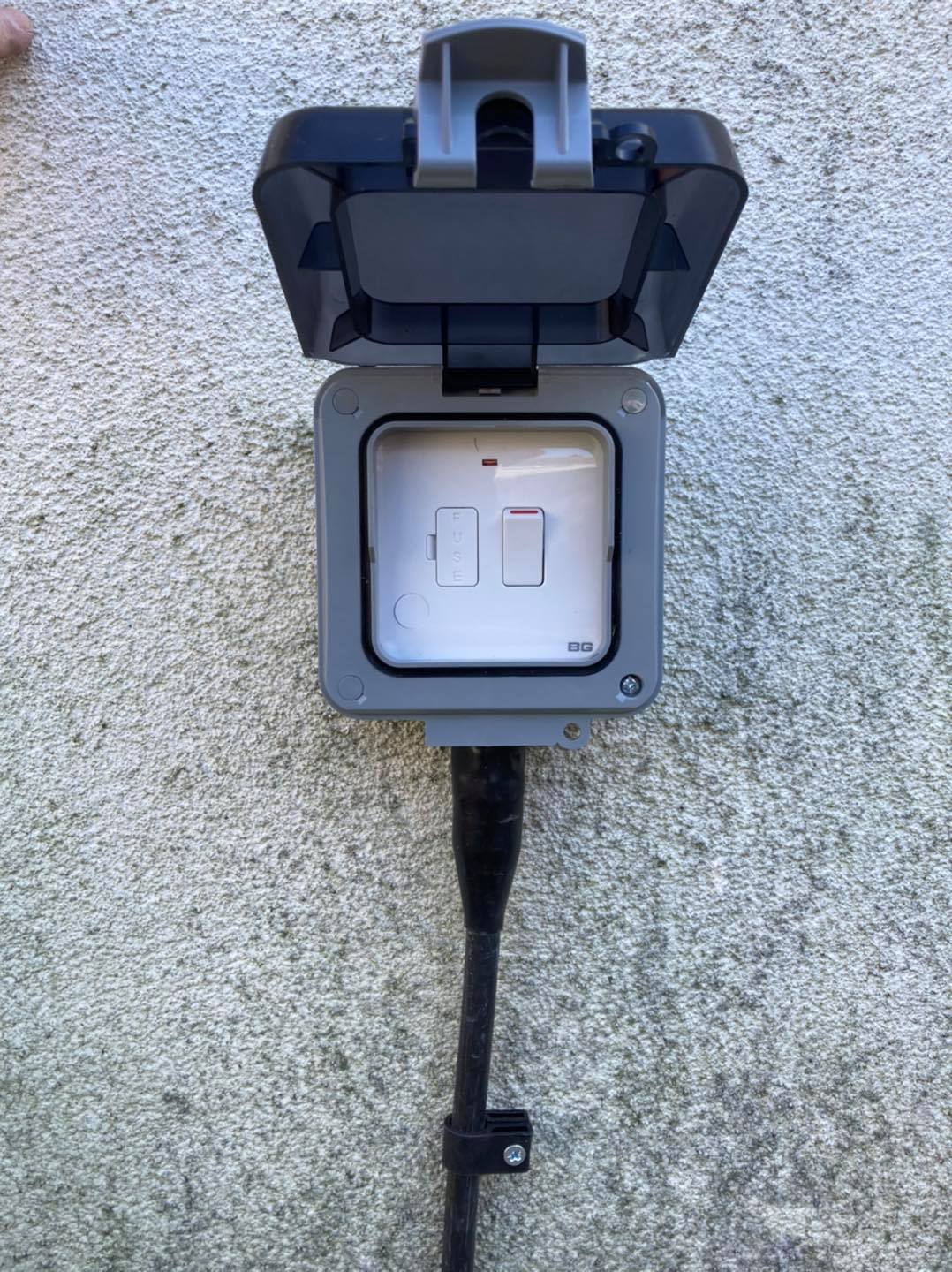 Live Electrical Contractors